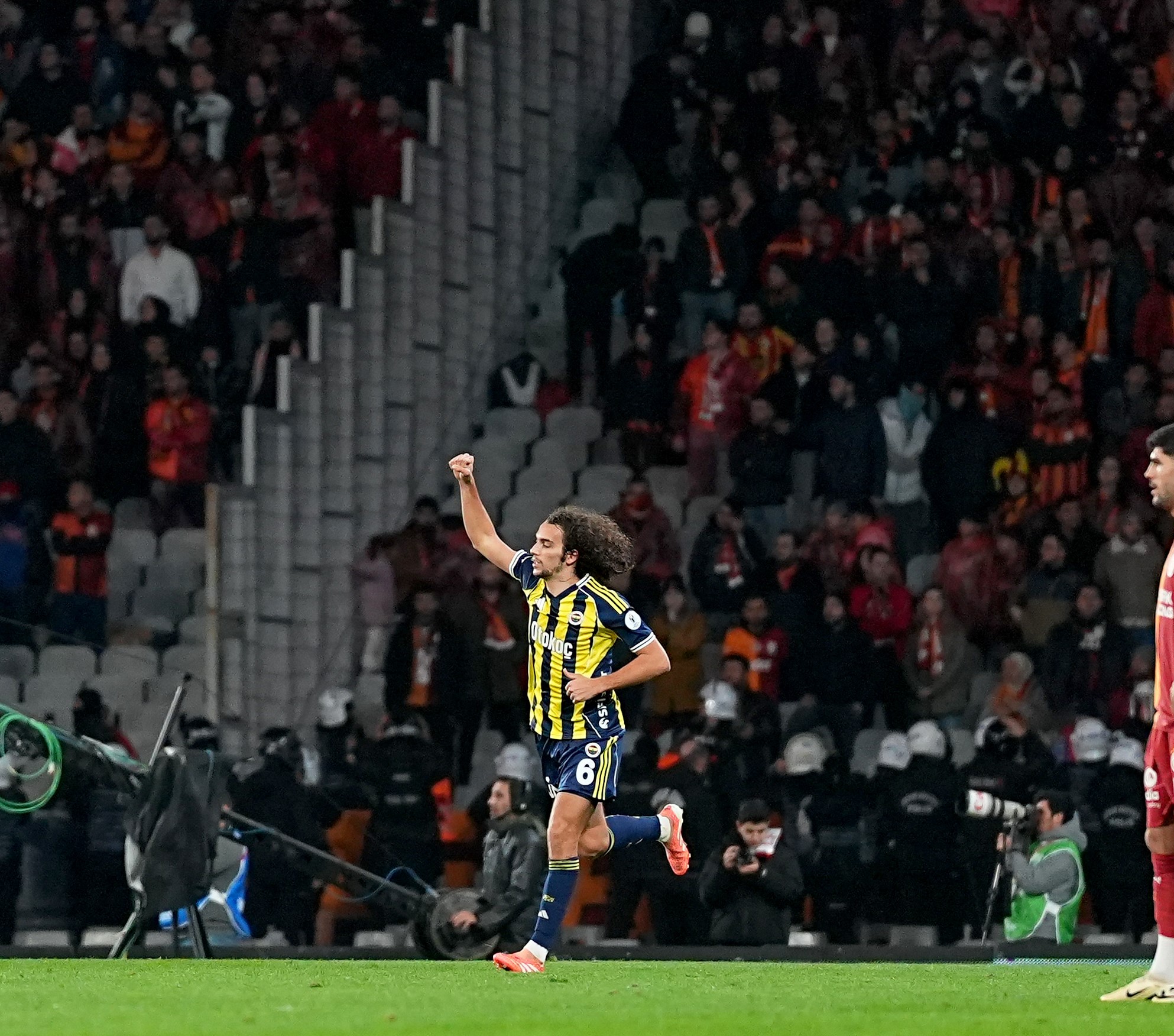 Galatasaray: 0 – Fenerbahçe: 2 Süper Kupa'nın sahibi Fenerbahçe - Timeturk